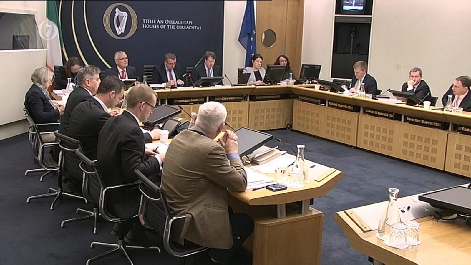 Banking committee reaches agreement on report