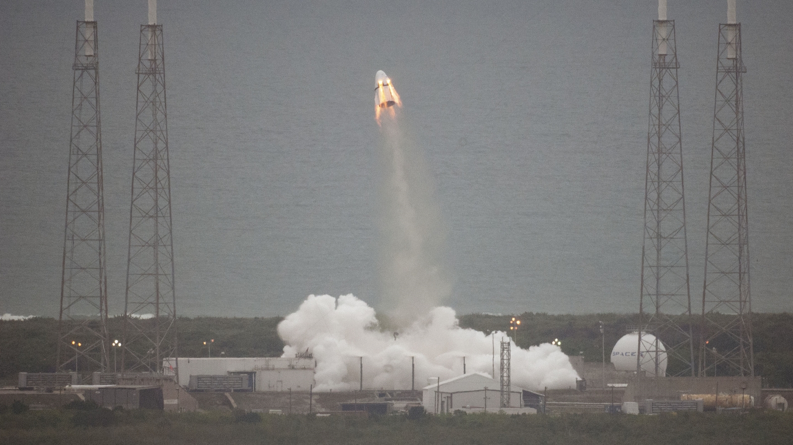 SpaceX tests astronaut emergency escape system