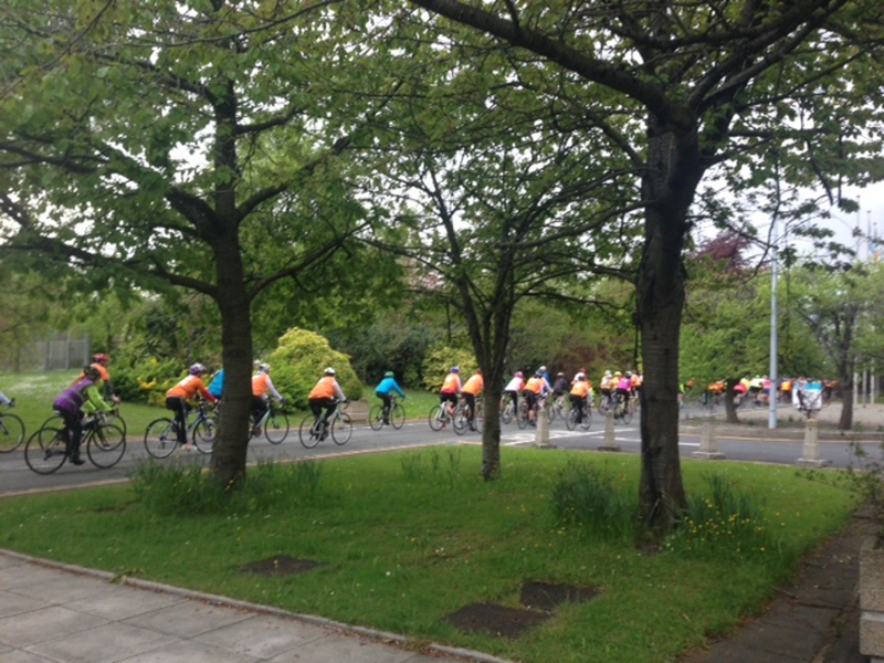 Na mílte rothaí i gcamchuairt in aghaidh féinmharaithe