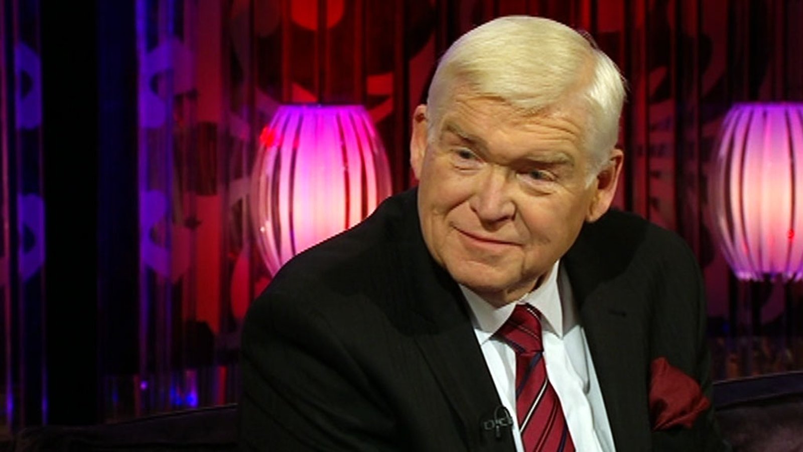 Funeral of TV great Derek Davis takes place