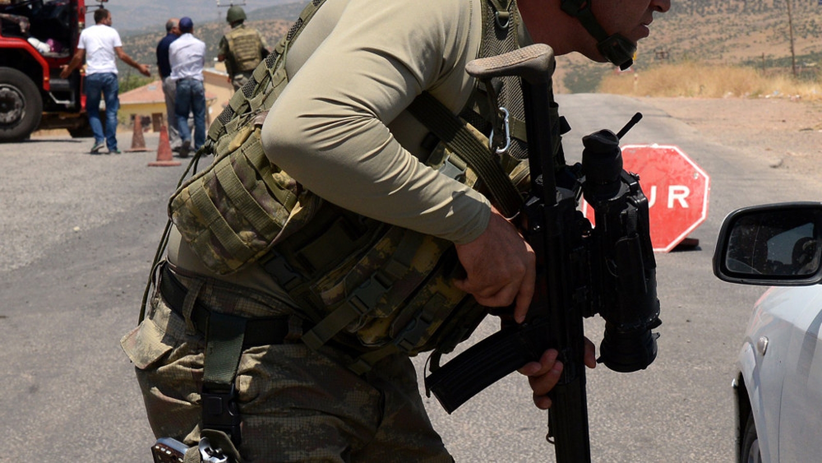 Two Turkish soldiers killed in bomb attack