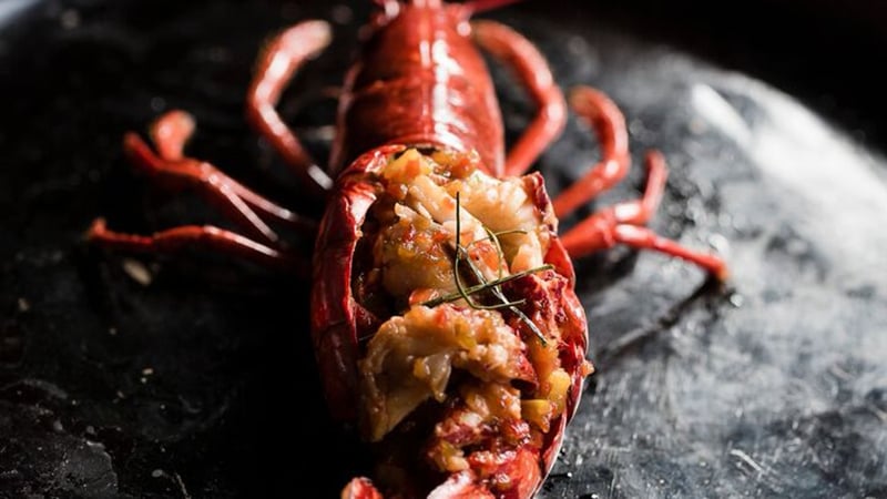 Goong Mankorn Sam Rod Lobster