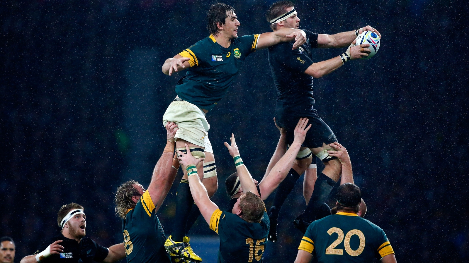 Hansen hails McCaw as All Blacks book final place