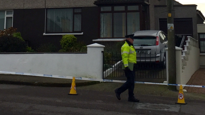 Fear 25 á cheistiú faoi bhás mná i gCorcaigh