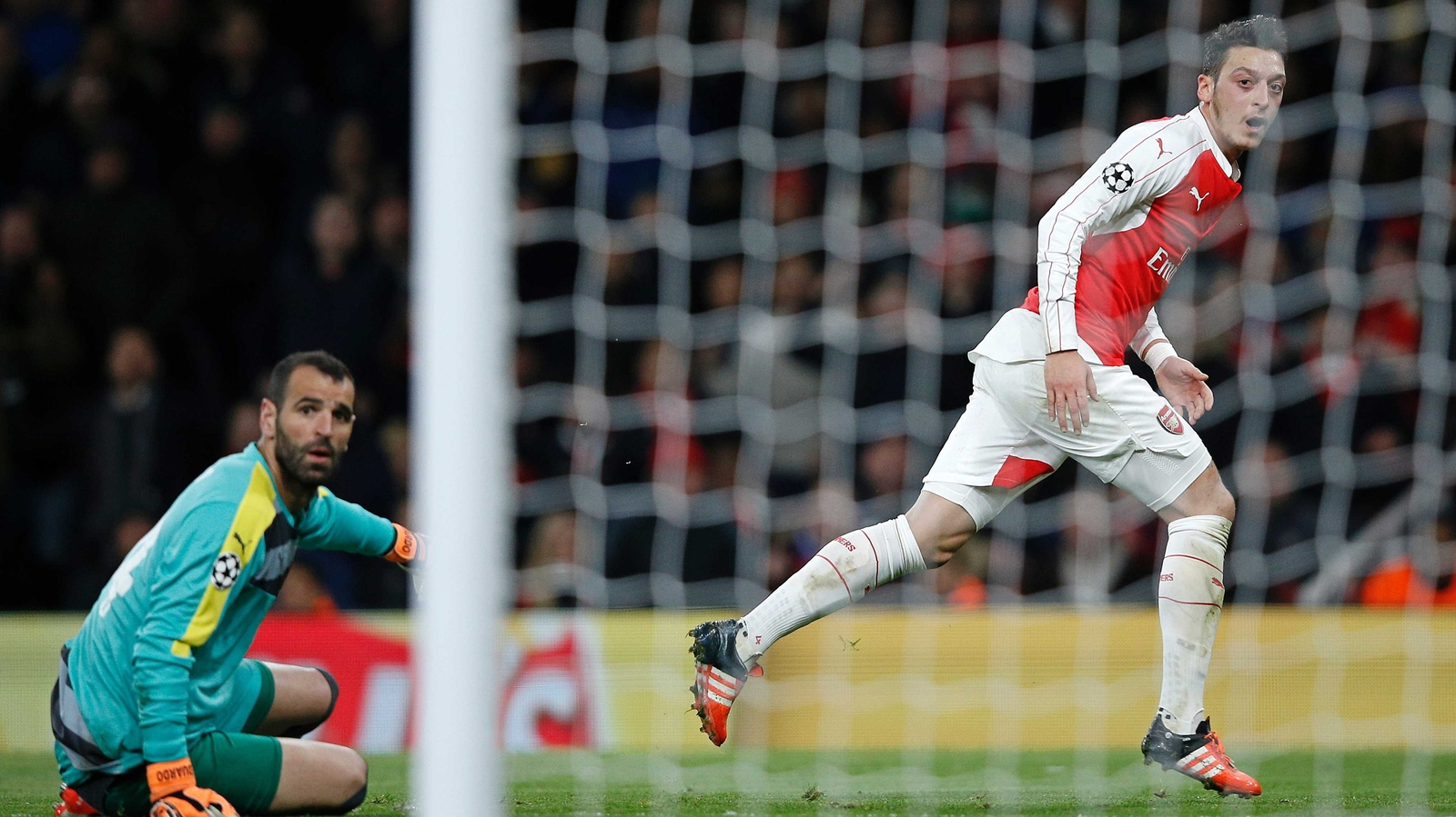 Ozil warns Gunners about Greek cauldron Ozil warns Gunners about Greek cauldron