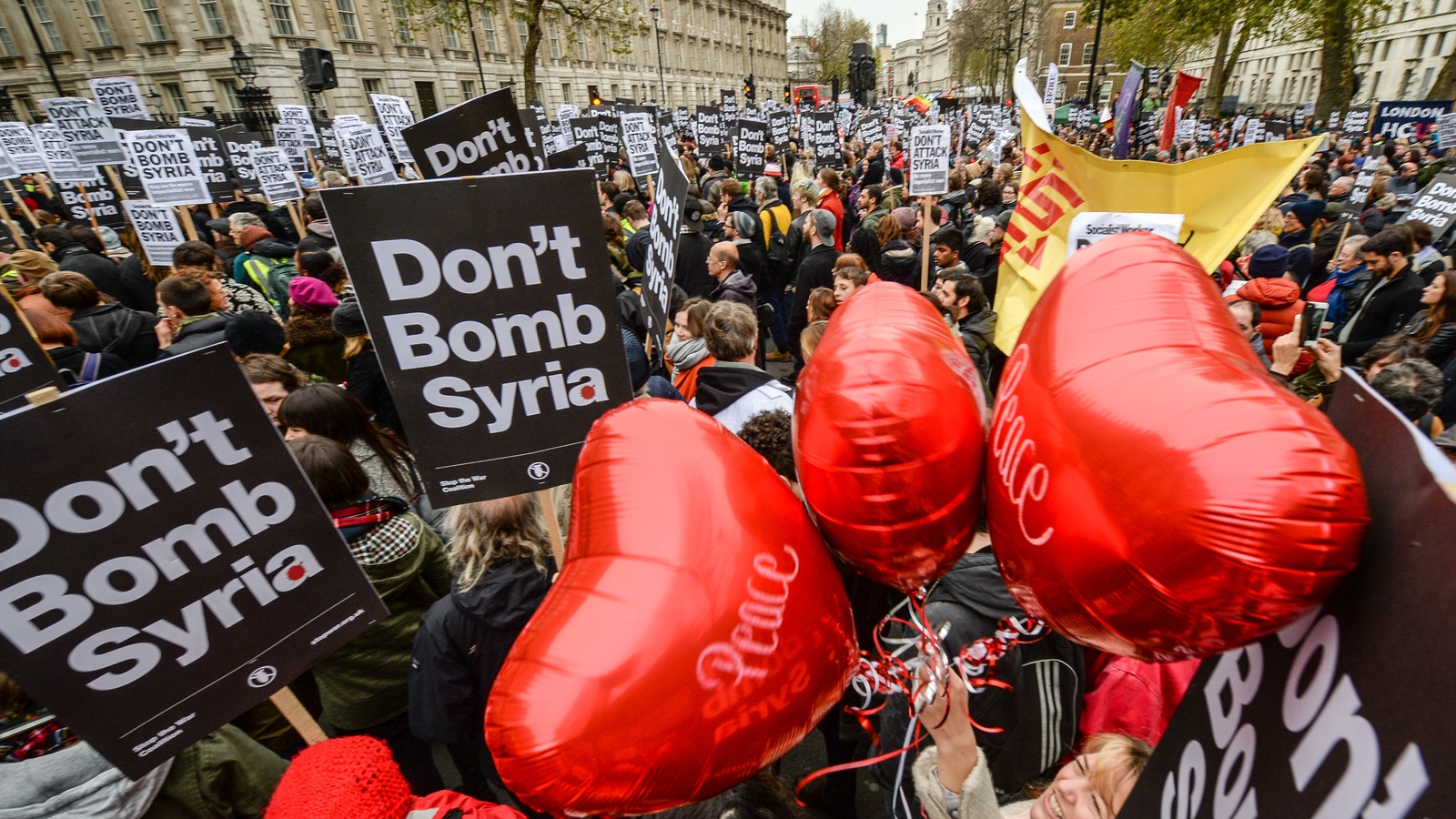 Thousands protest against Syria air-strike plans