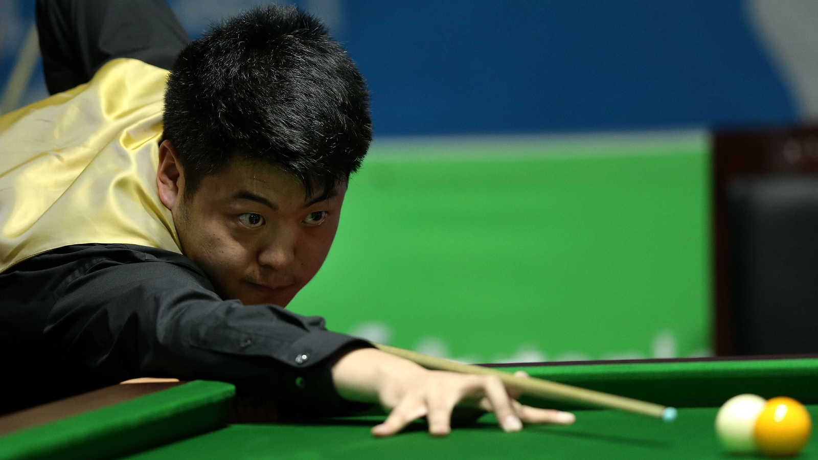 Wenbo claims first world ranking title