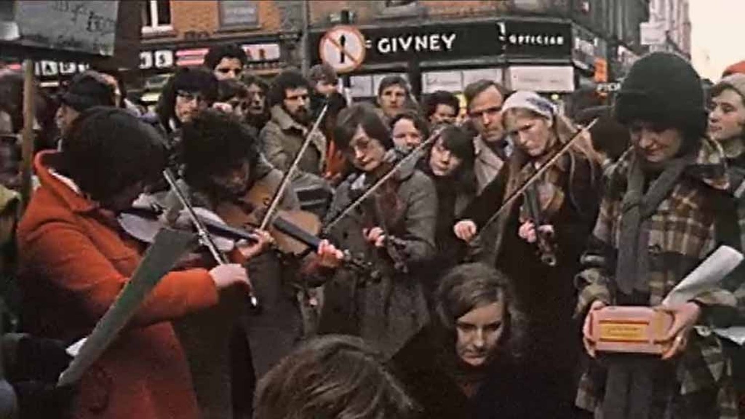 RTÉ Archives | Arts and Culture | Busking In Dublin