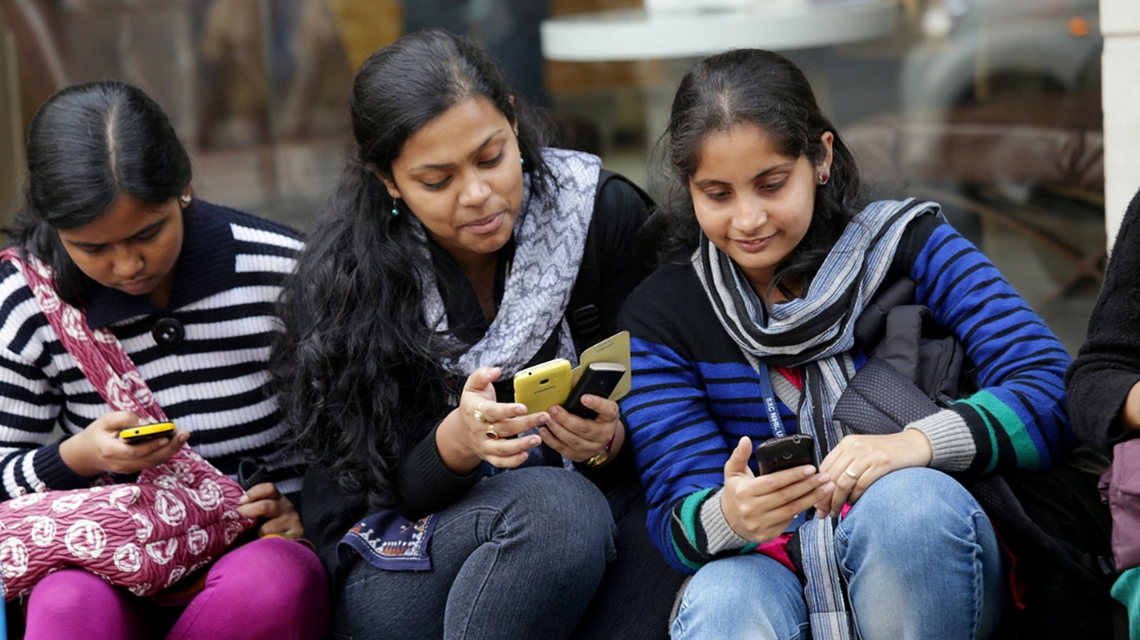 India reaches one billion smartphone subscriptions
