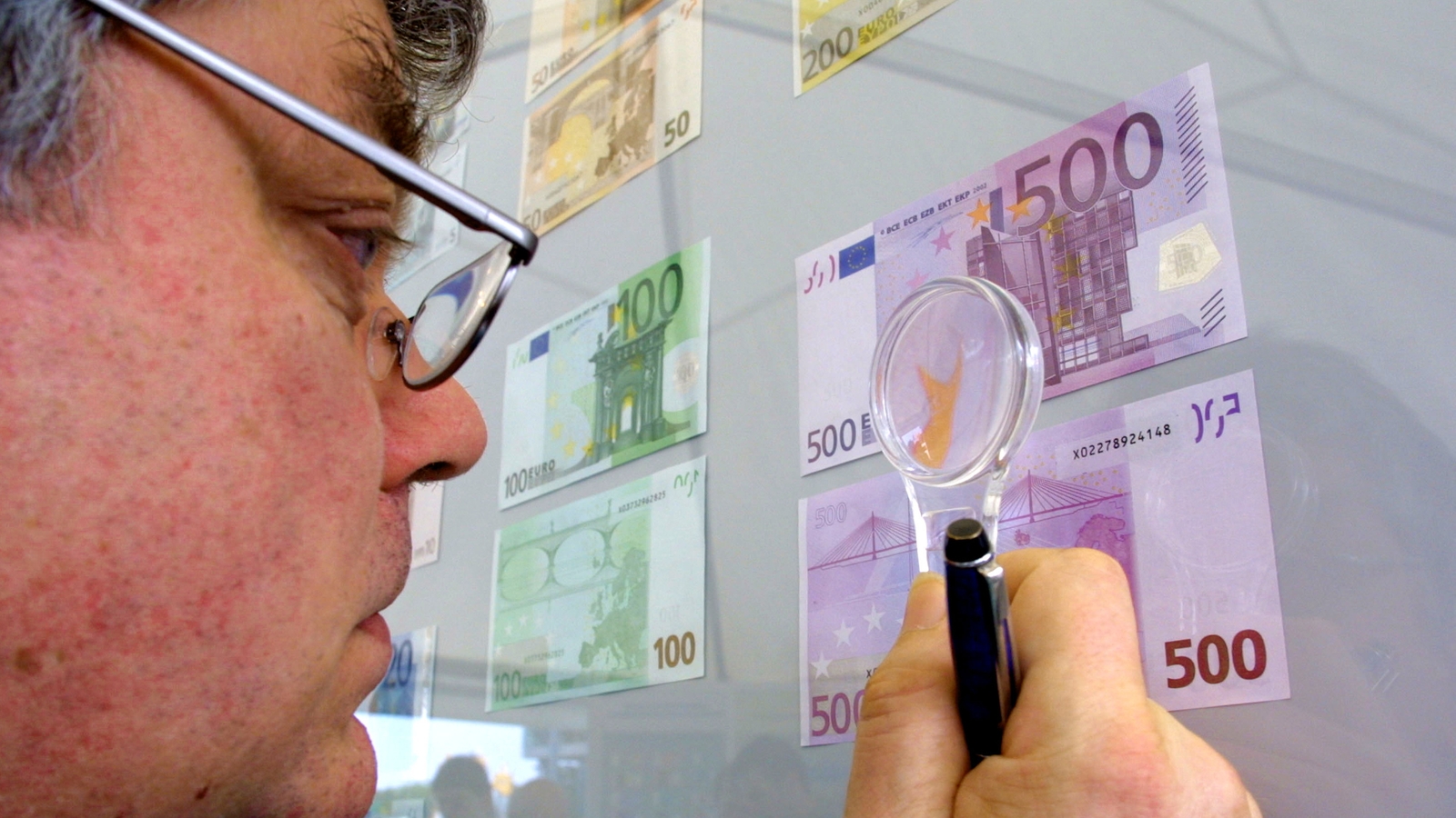 Euro takes breather after rally; dollar holds steady Euro takes breather after rally; dollar holds steady