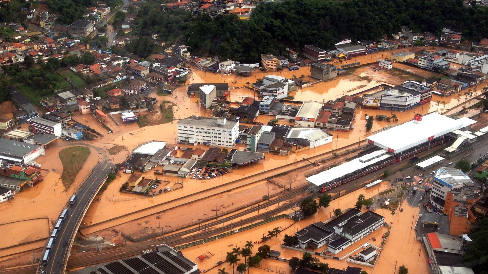 15 killed in Brazil by mudslides and flooding