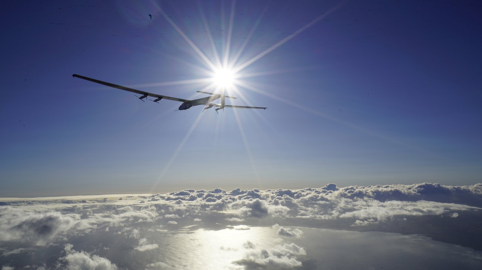 Solar plane resumes its round the world journey