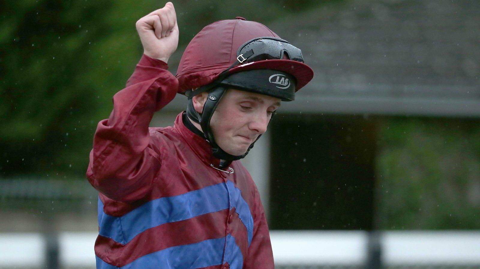 Diamond Fields and Air Pilot swoop at Naas