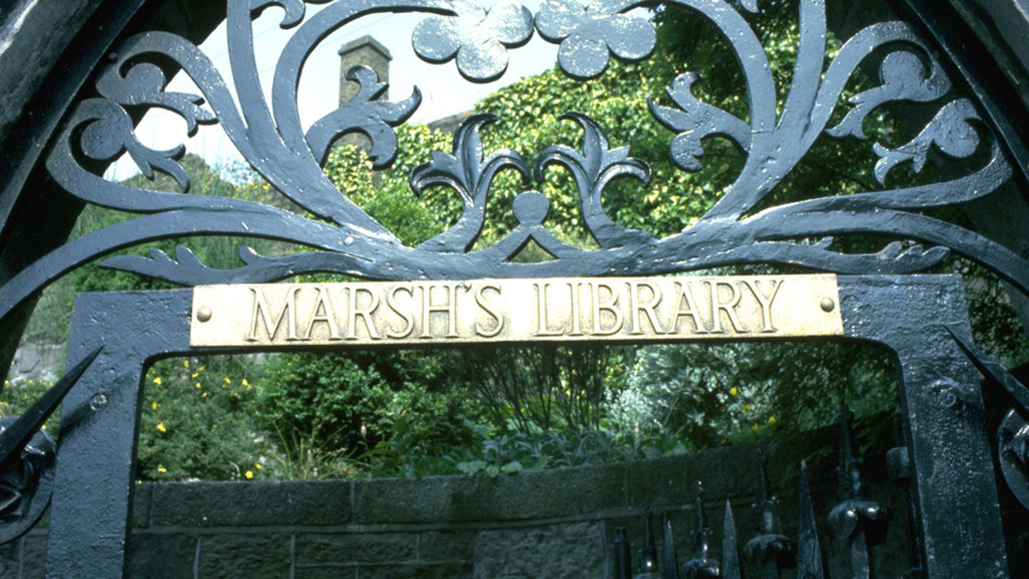 RTÉ Archives | Arts and Culture | Visiting Marsh's Library