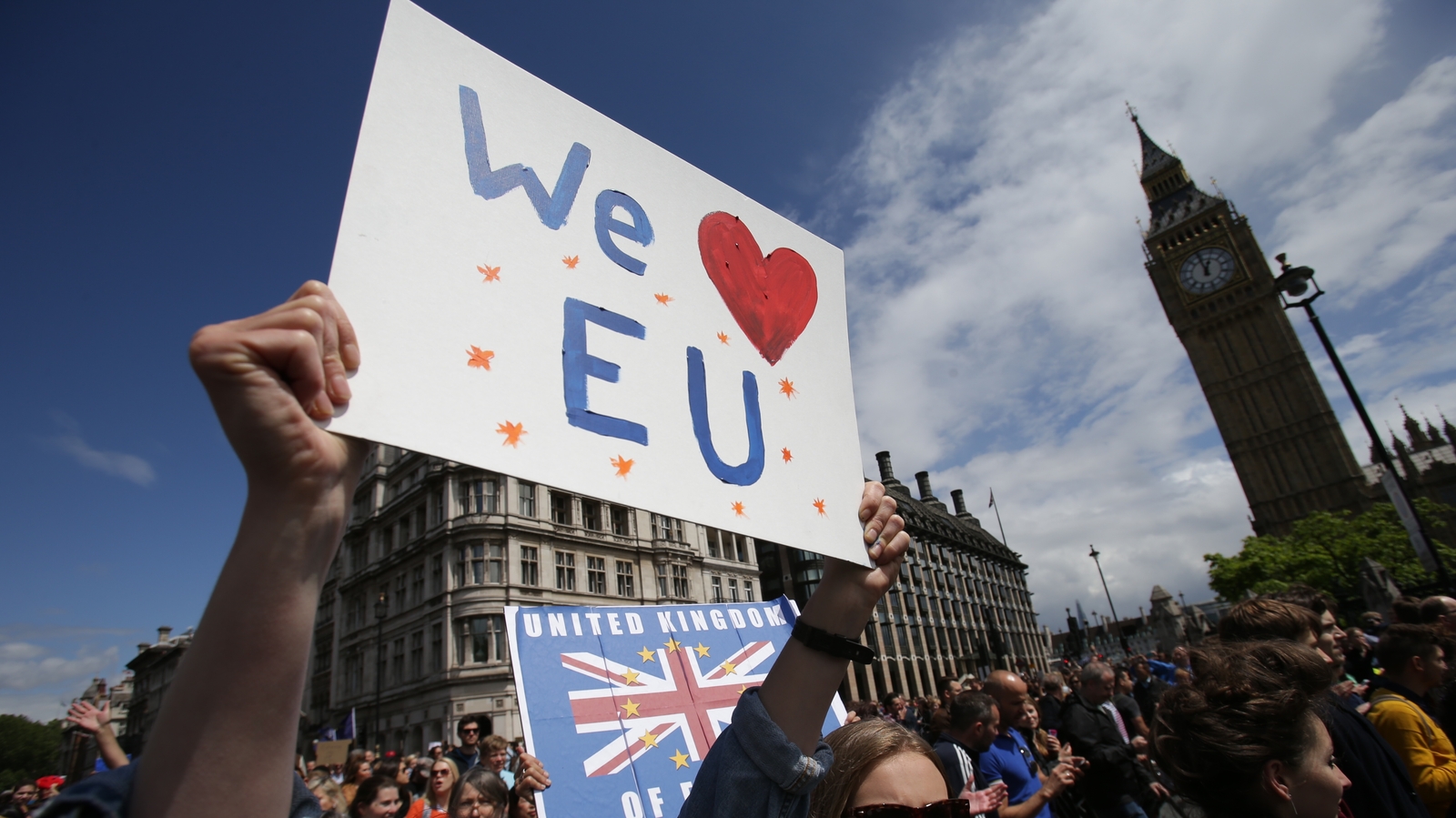 Thousands attend London protest after Brexit vote
