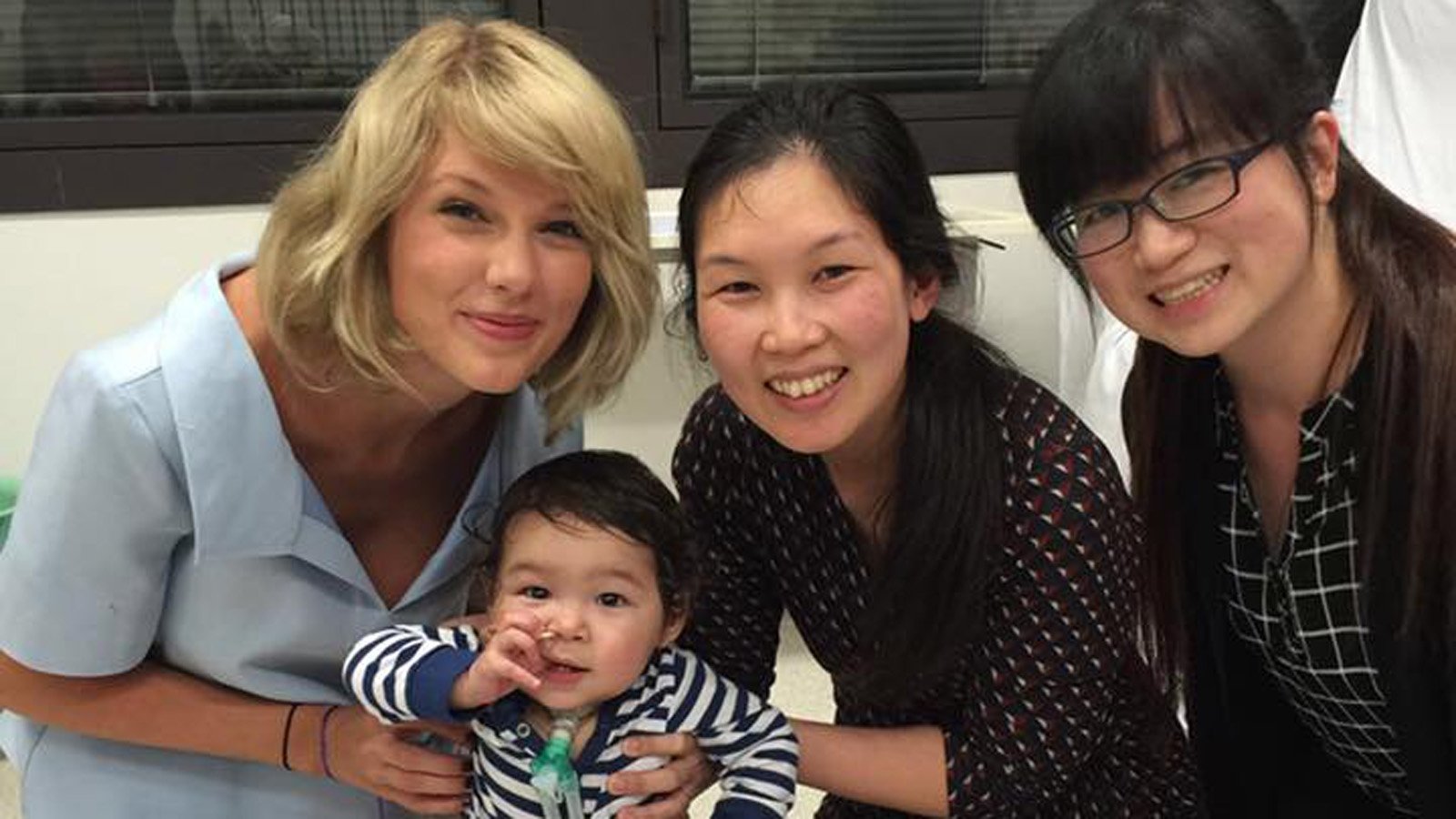Taylor Swift pays children's hospital a surprise visit