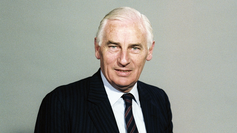 Tributes paid to former tánaiste Peter Barry