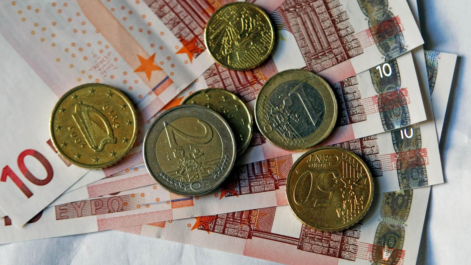 Government indicates potential rise in welfare payments