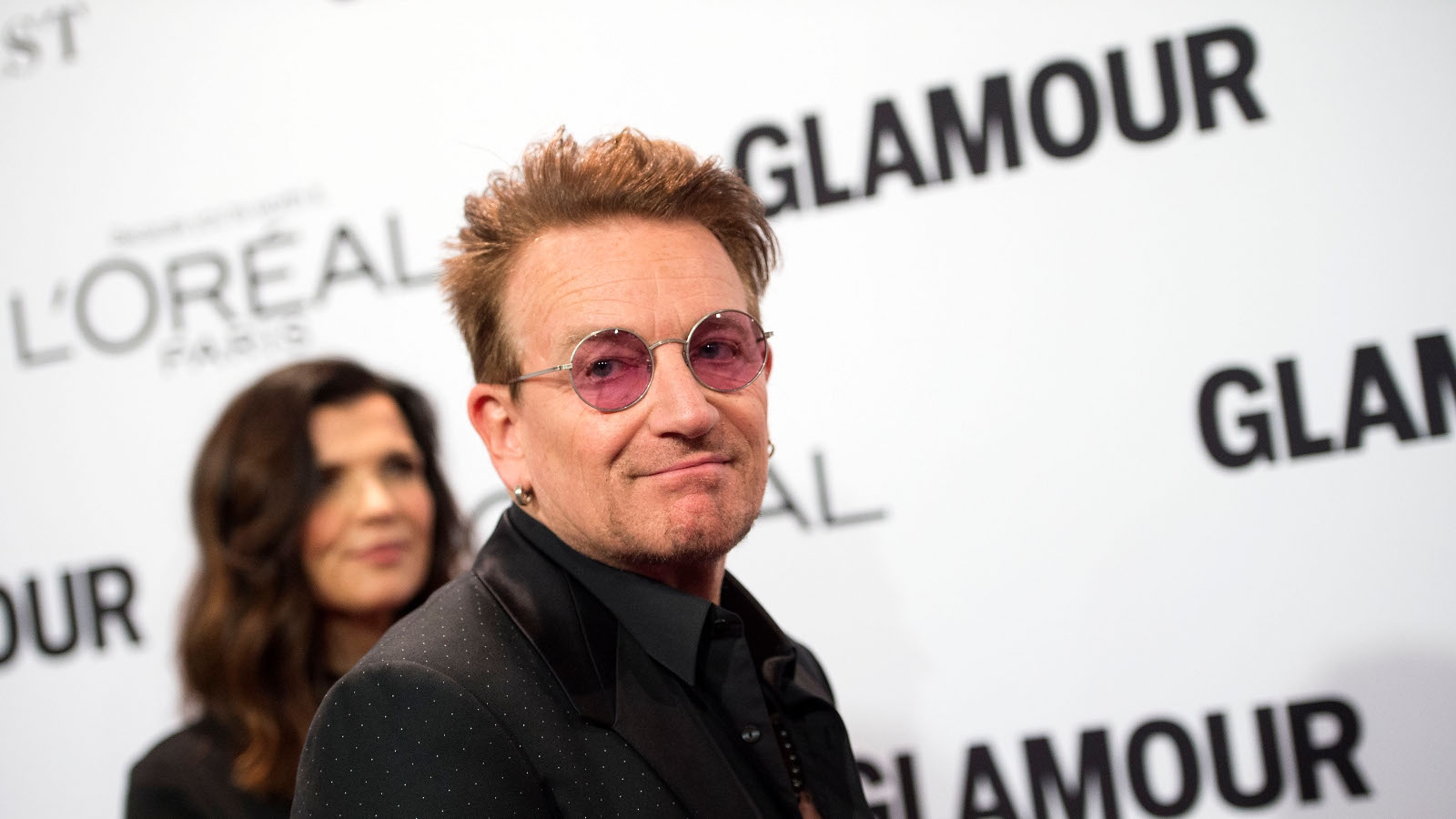Where the tweets have no name: Bono laughs off critics
