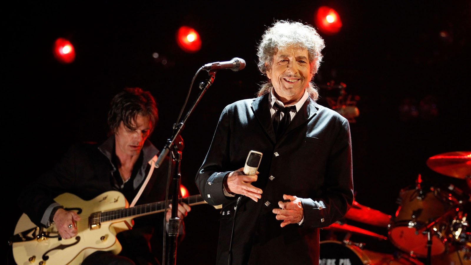 Bob Dylan announces Irish gig for next summer