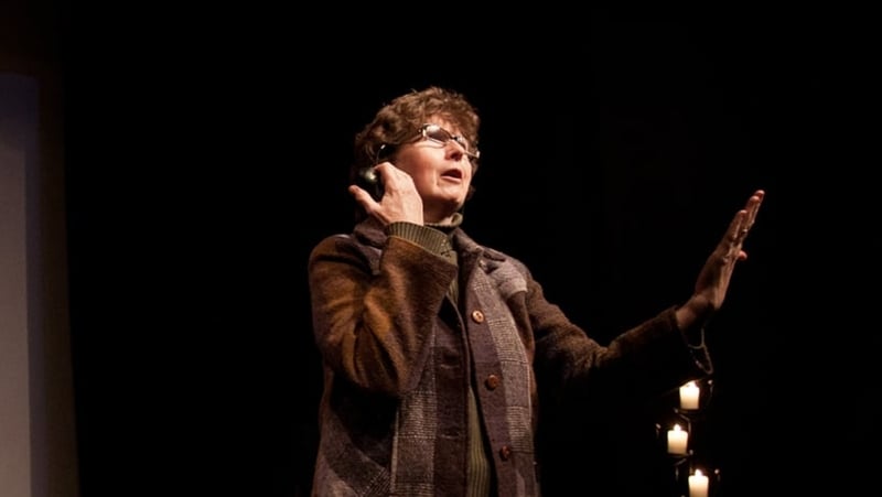 Poem Of The Week: Iníon léinn i bPáras by Biddy Jeckinson