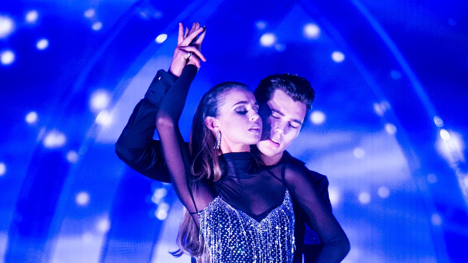 Dancing with the Stars: Thalia dances with broken ribs