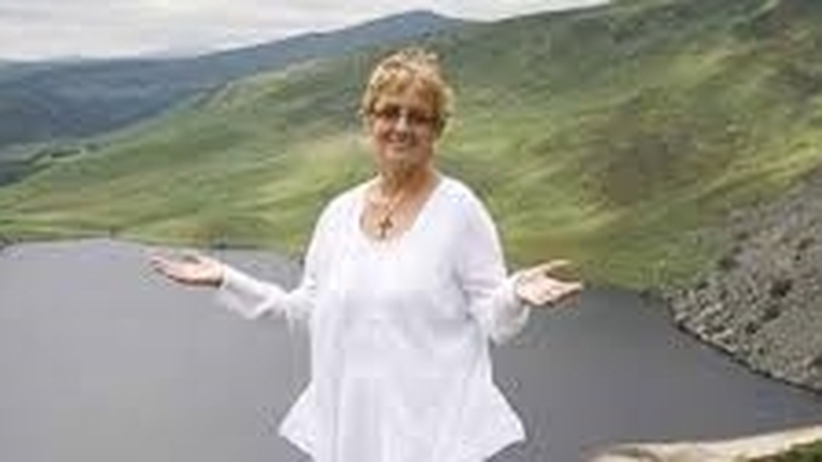 Isla Grant - chat & performance | CountryWide - RTÉ Radio 1