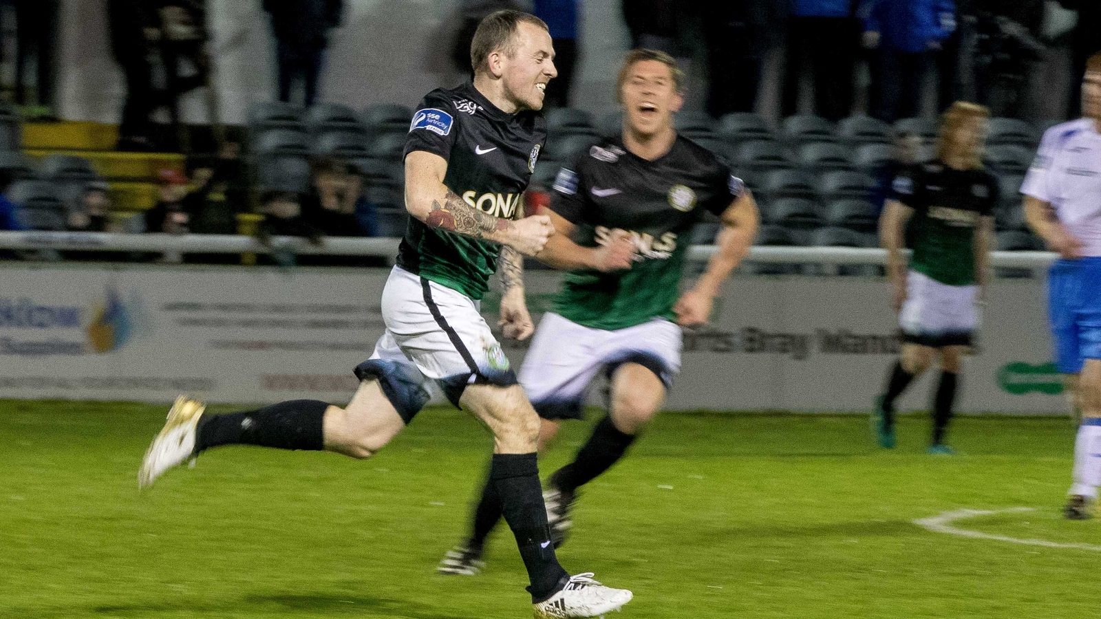 Bray come out on top in eight-goal thriller
