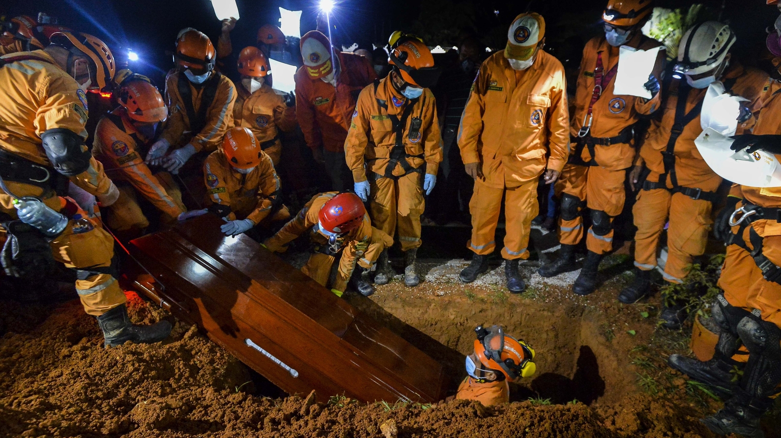 Death toll hits 290 as Colombia probes mudslide causes
