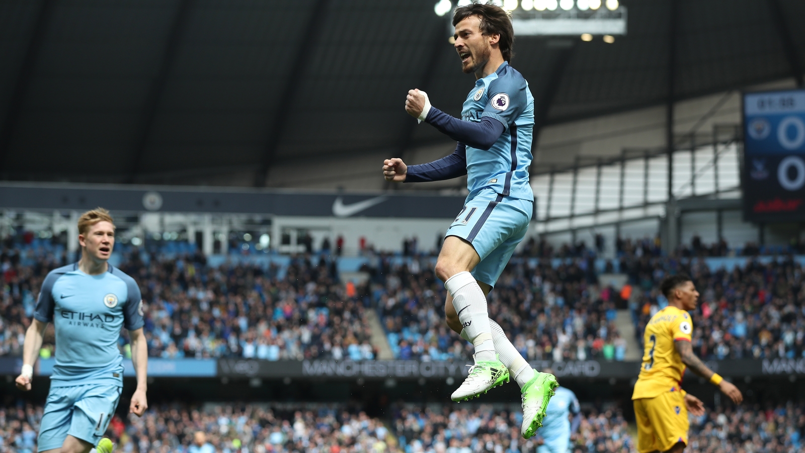 David Silva signs Manchester City extension
