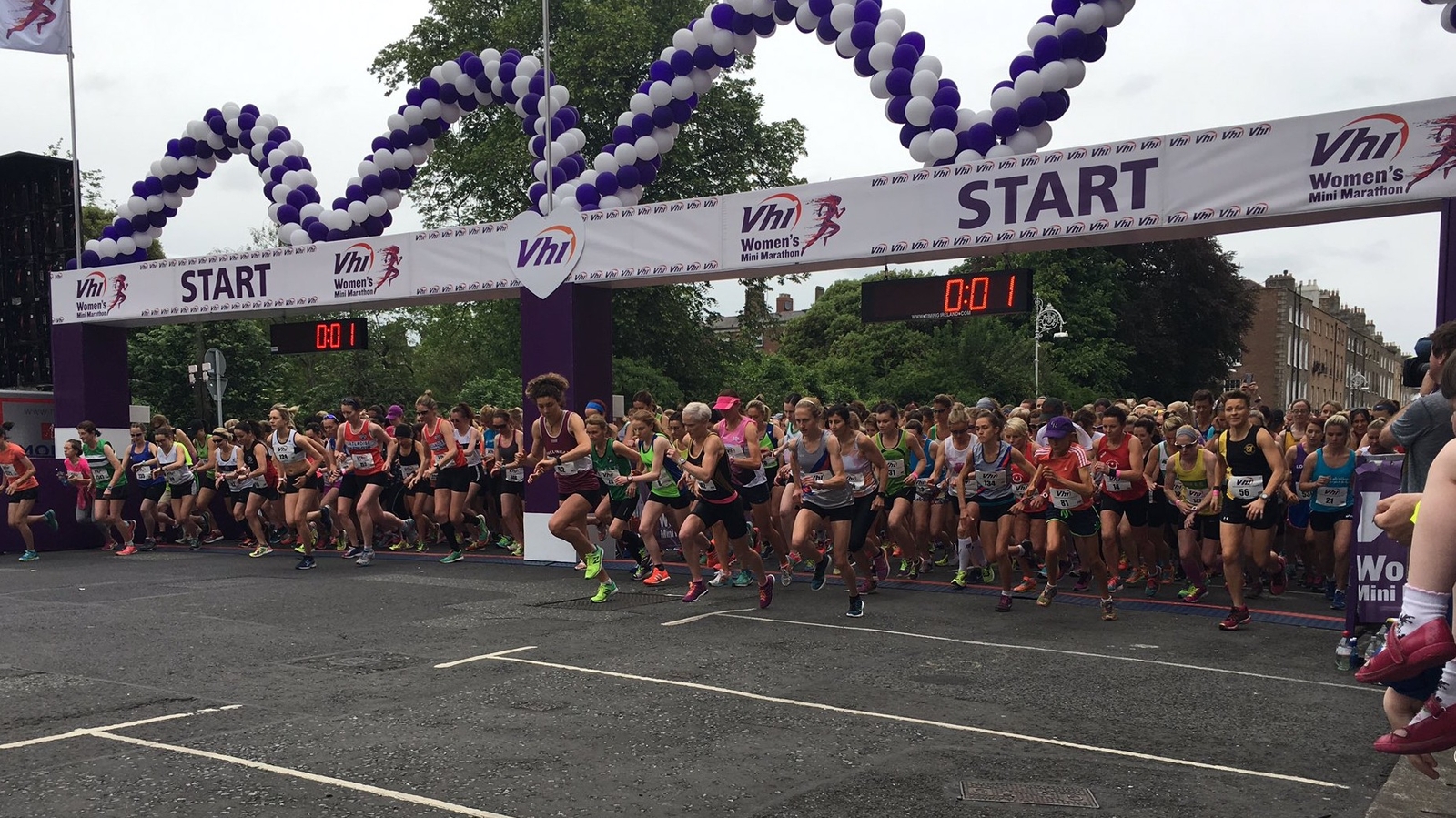30,000 take part in Dublin women's mini marathon