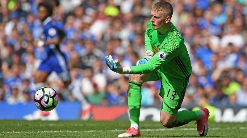 Everton to break transfer record for keeper Pickford