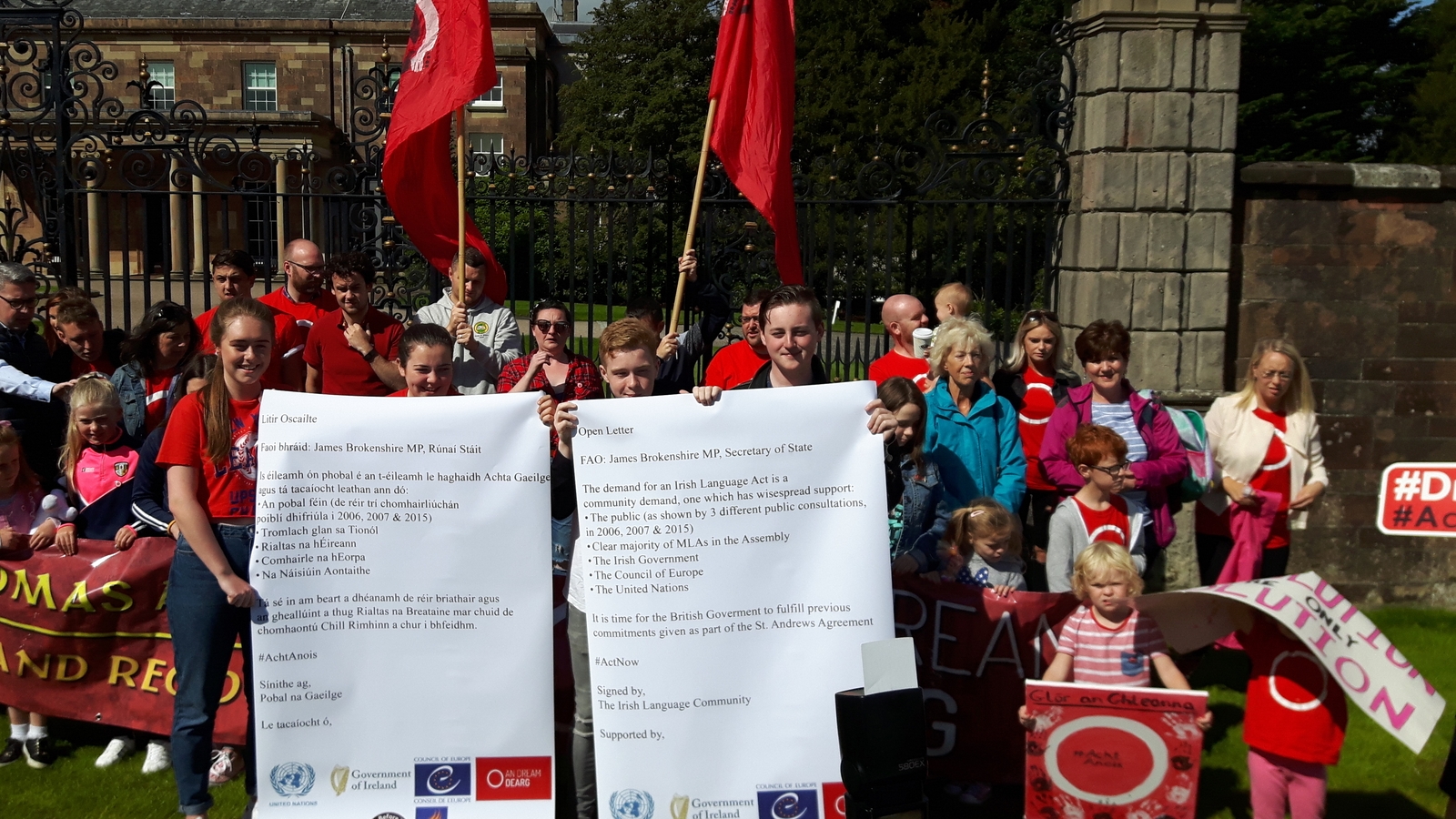 An 'Dream Dearg' ag éileamh brú a choinneáil ar pholaiteoirí