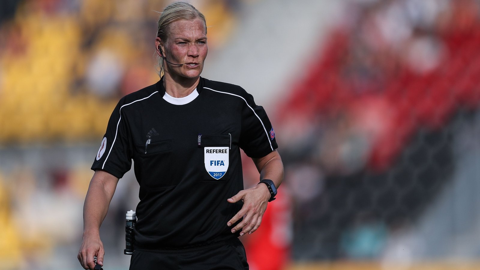 Referee Steinhaus becomes makes Bundesliga history