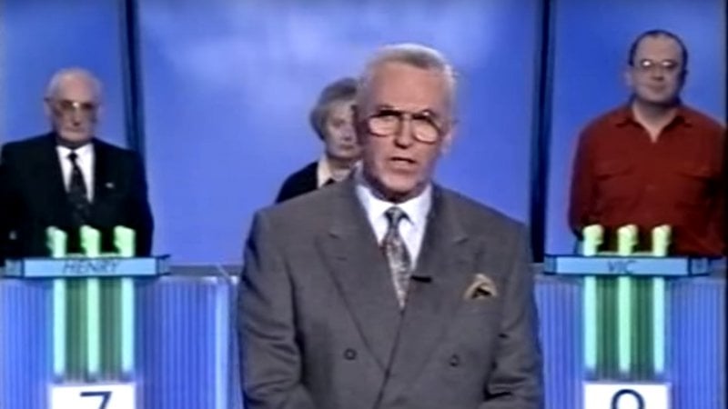 Fifteen to One presenter William G Stewart dies at 84