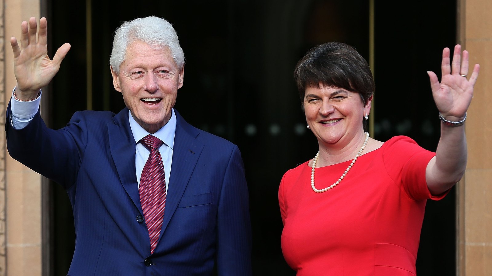 Clinton meets NI leaders in Belfast