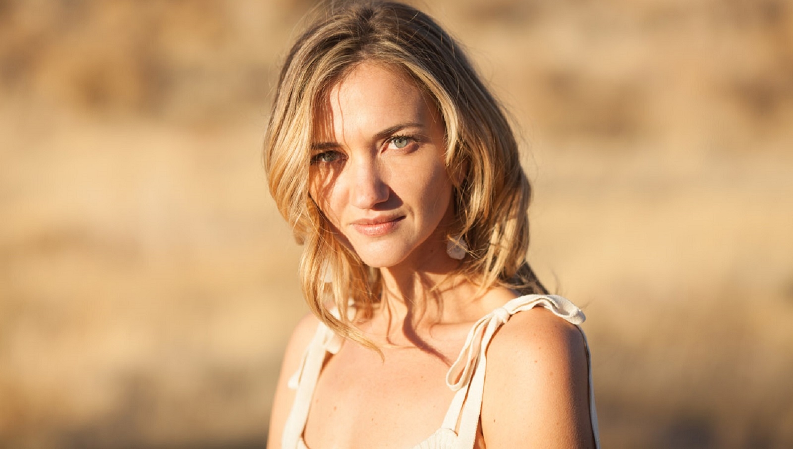 Watch: Country star Sarah Darling performs Wasted