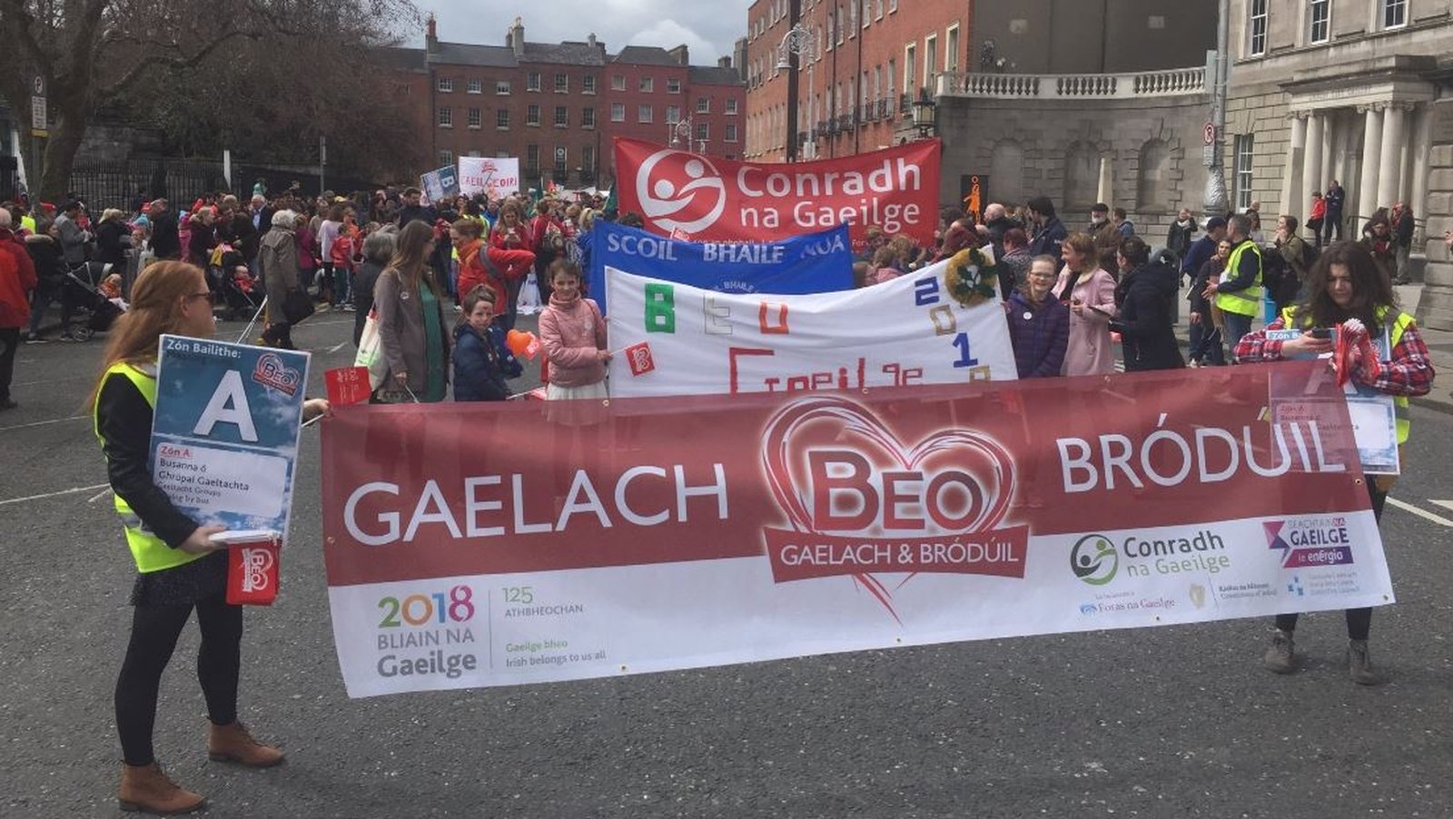 Thousands attend march for Irish language in Dublin