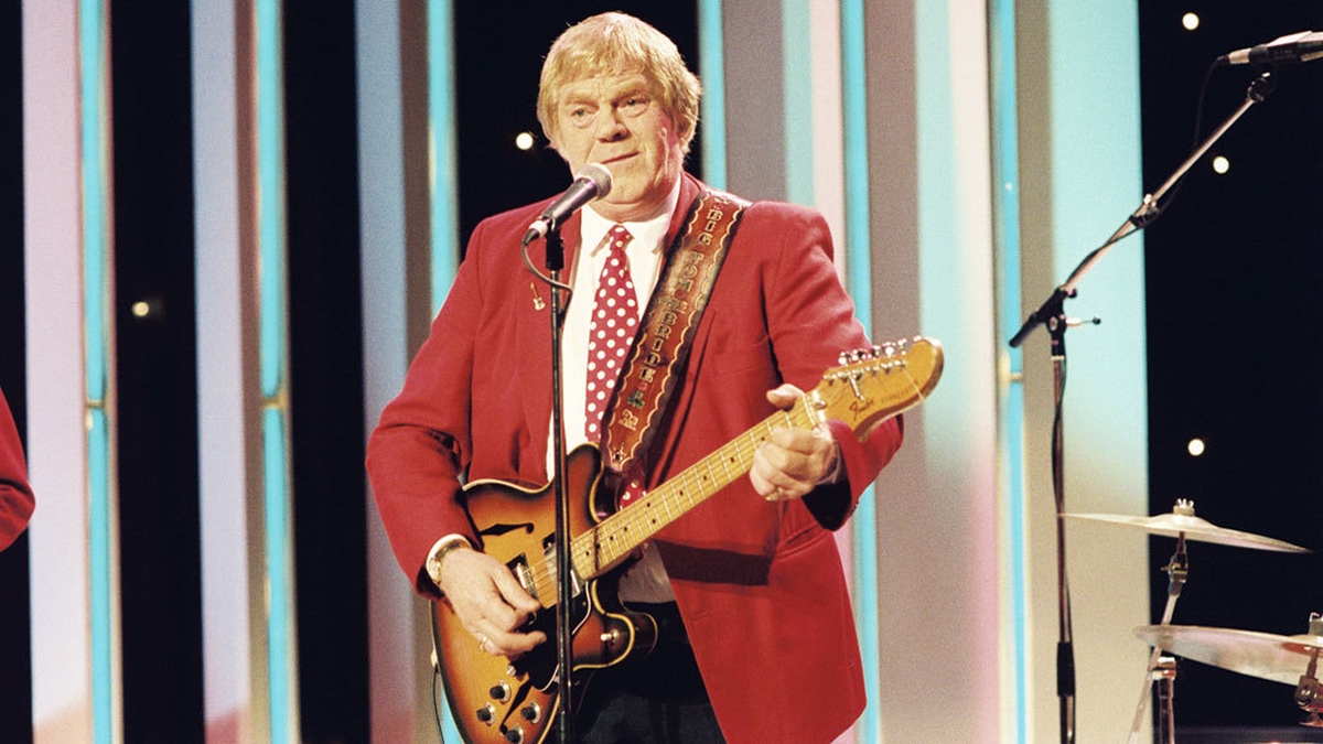 Irish country legend Big Tom McBride dies | Morning Ireland - RTÉ Radio 1