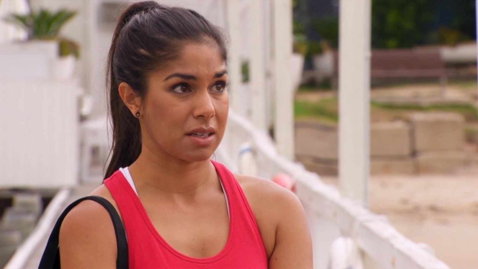 Willow worried when Dean goes missing on Home and Away