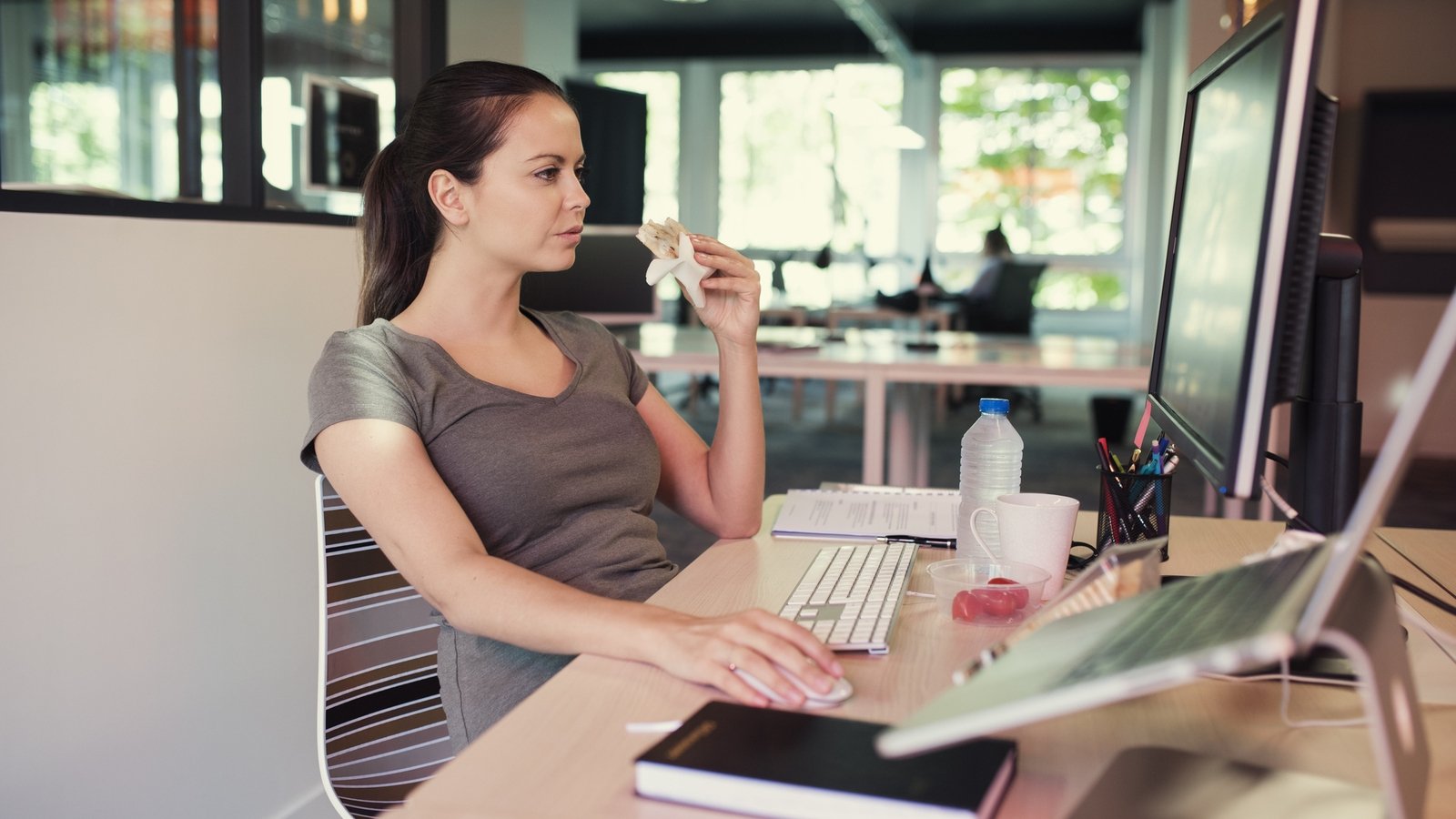 Are you eating 'al desko'?