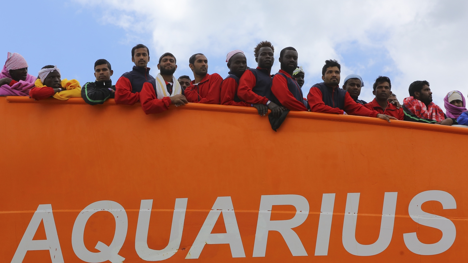 France to take in some migrants from Aquarius ship