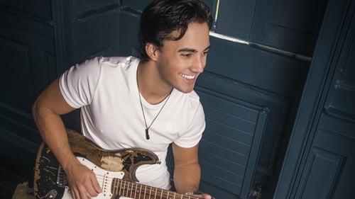 Watch! Jake Carter performs amazing Picture This cover