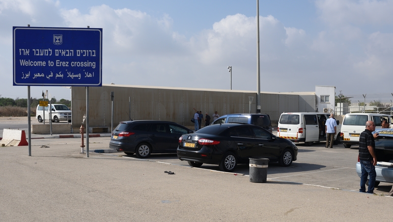 Israel closes Gaza border crossing over tensions