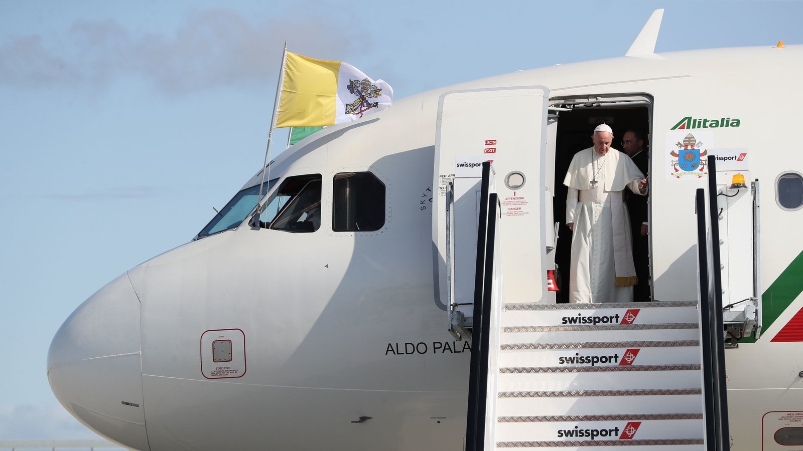 Pope arrives in Dublin at start of historic visit