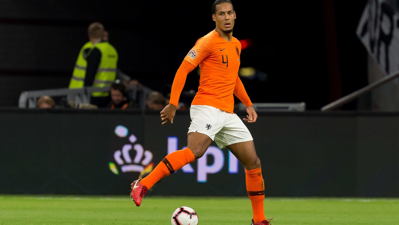 Van Dijk has two broken ribs, reveals Koeman