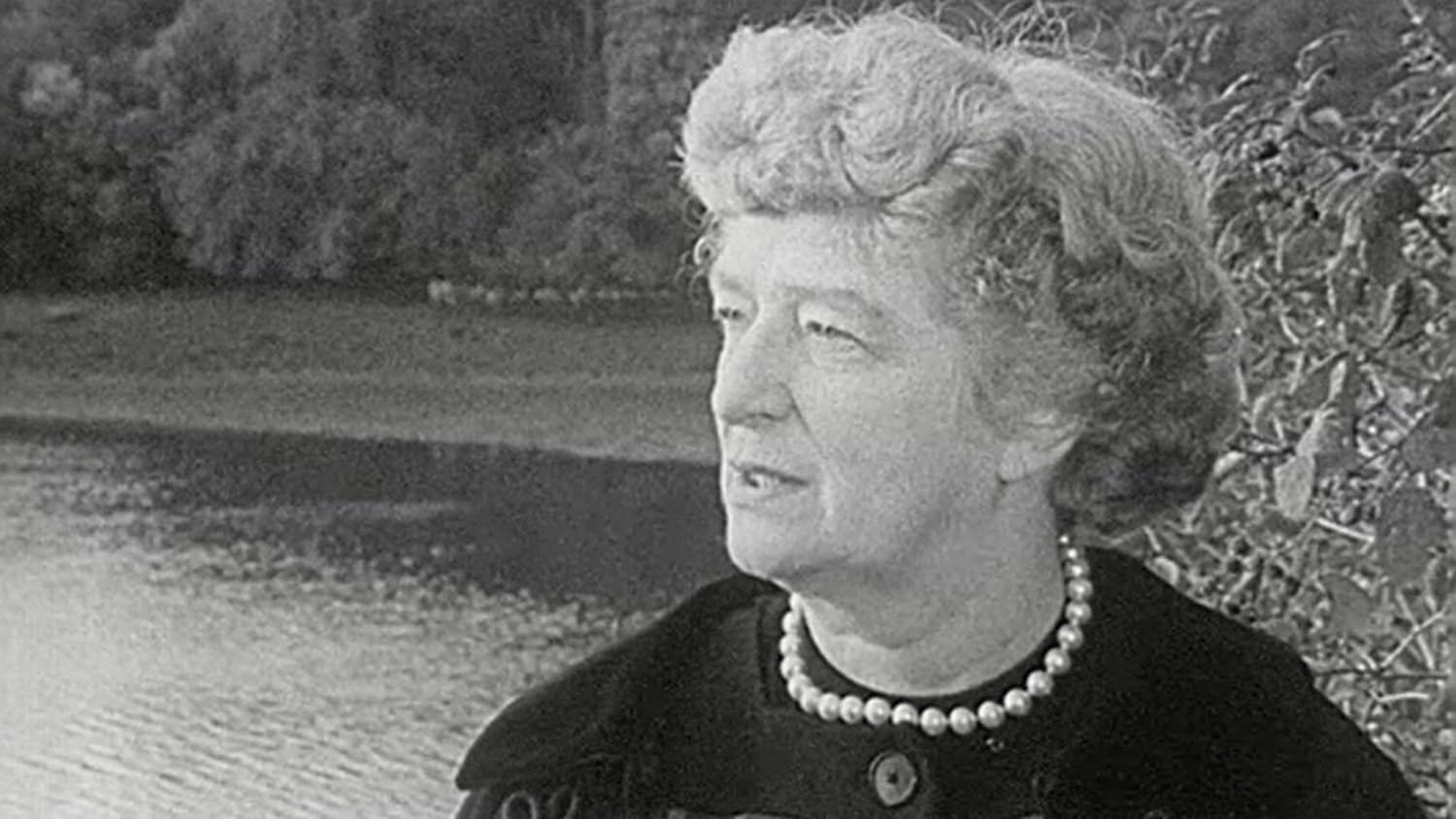 RTÉ Archives | Arts and Culture | Helen Hooker O'Malley Roelofs Sculptor