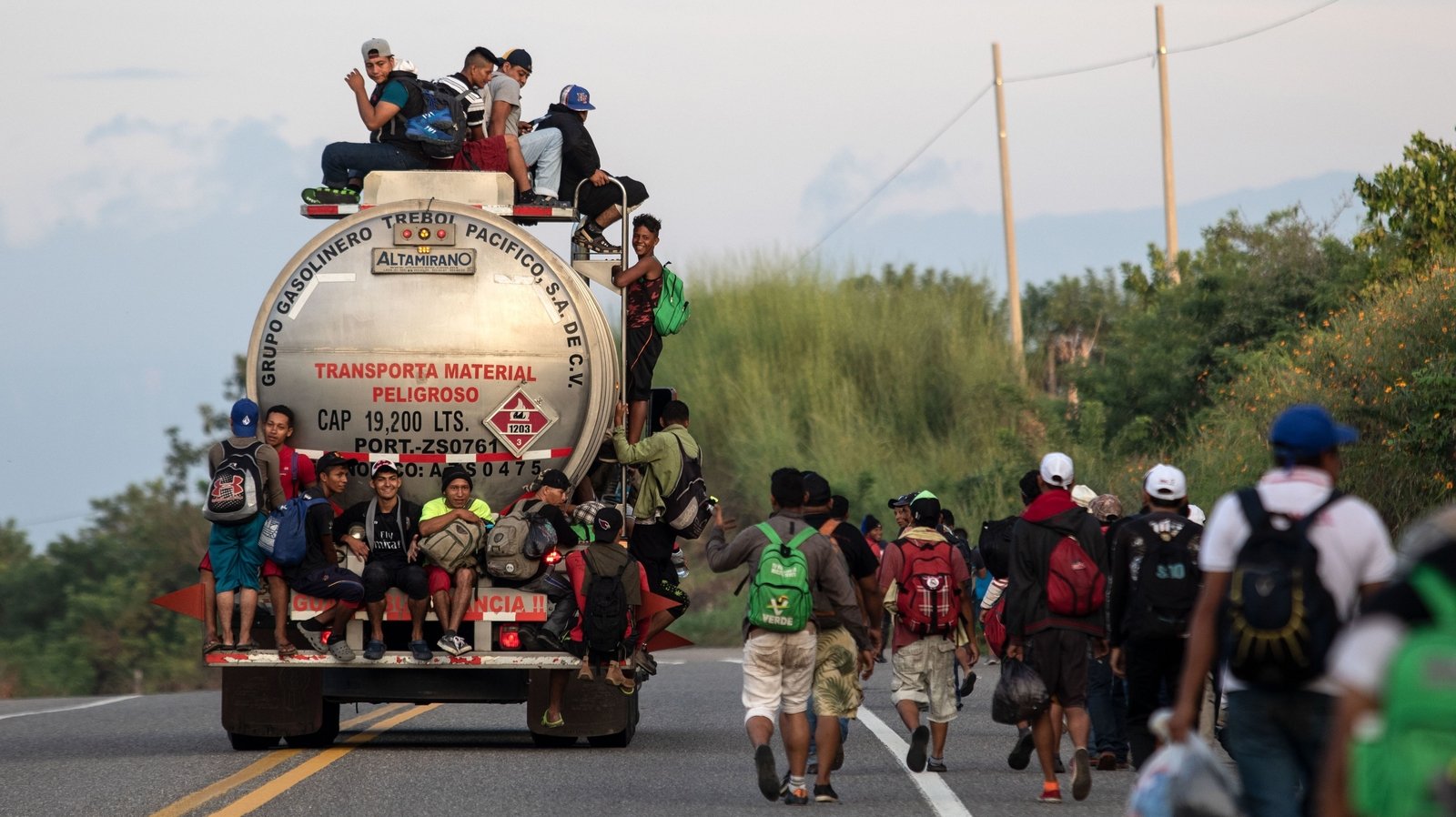 US to deploy 5,200 troops to Mexico border