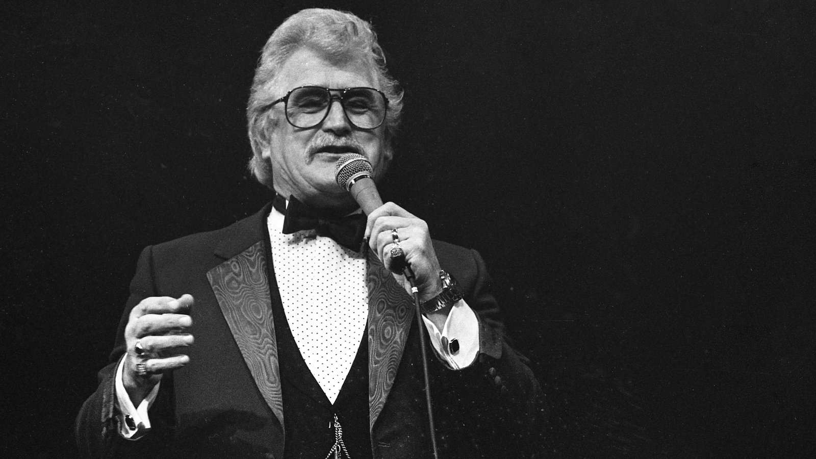 Singer Sonny Knowles has died, aged 86