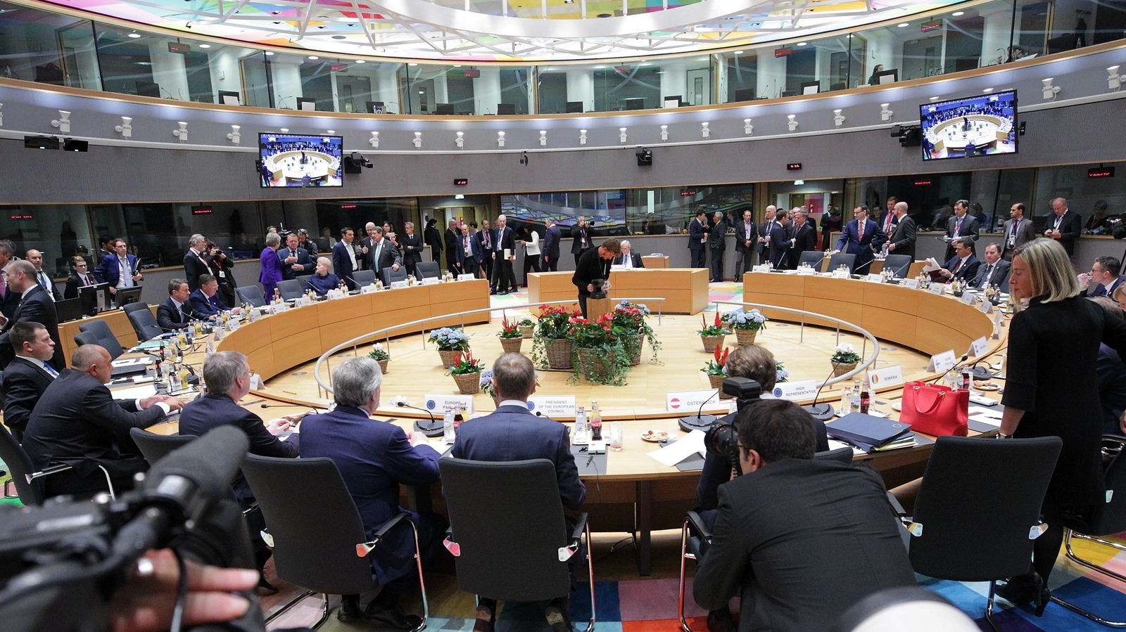 EU leaders endorse Brexit deal at Brussels summit